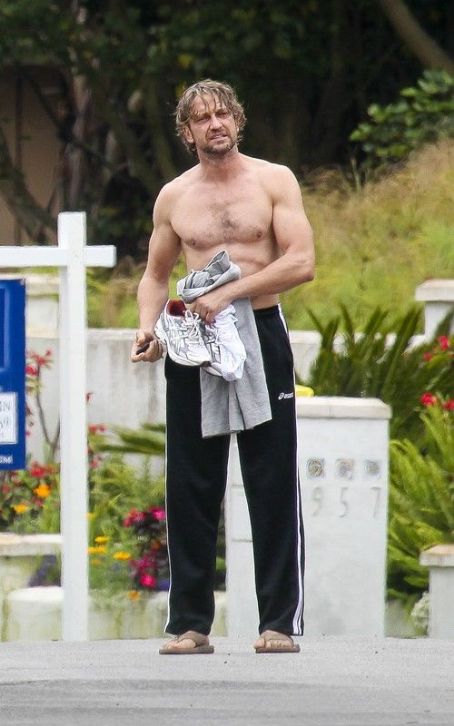 Gerard Butler Shirtless Malibu Surfer Famousfix