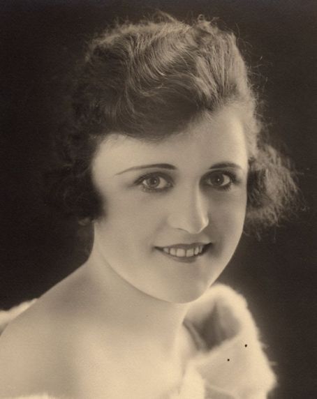 Roxana Mcgowan Photos News And Videos Trivia And Quotes Famousfix