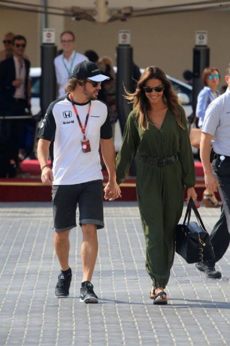 Fernando Alonso And Lara Álvarez 2015 Abu Dhabi Gp Famousfix