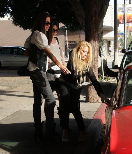 North County And Hidden Palms Star Amber Heard 21 Enjoys Lunch With Gal Pals At A West