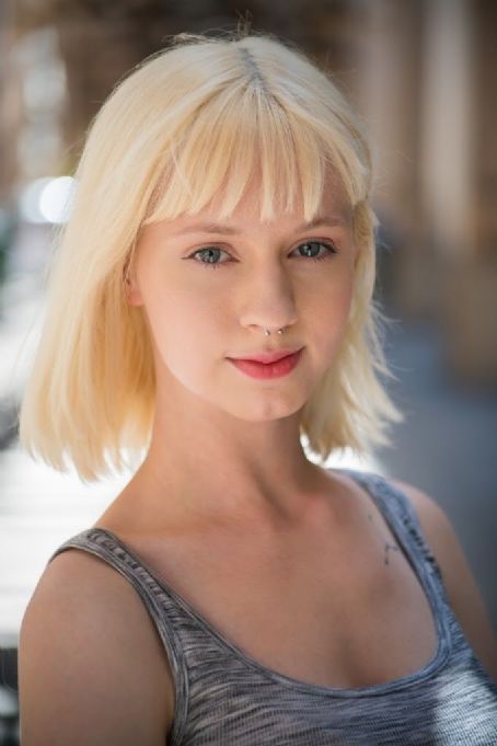 Lily Paige And Kelly Skyline Beim Schwanzlutschen Telegraph