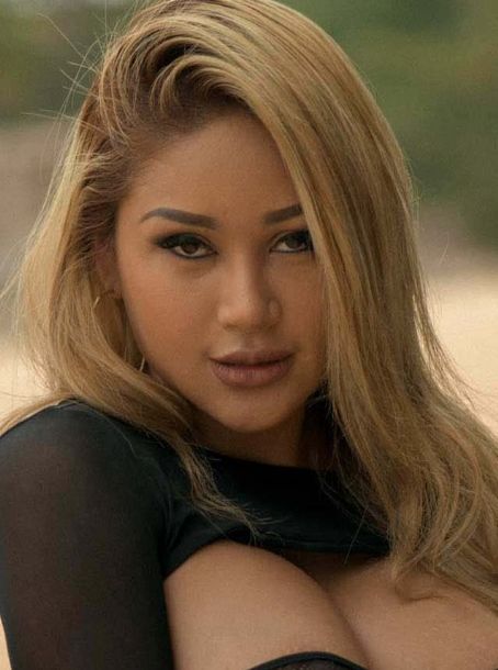 Putri Cinta Emmy Famousfix