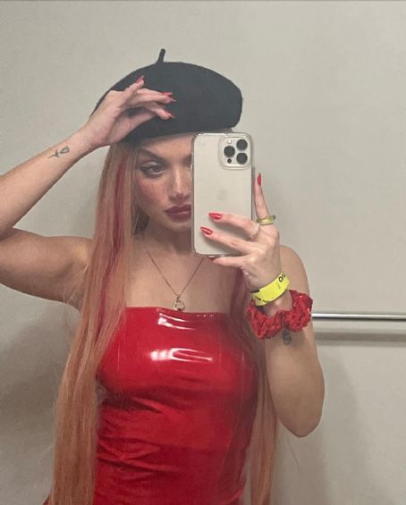 Laci Mercede Famousfix
